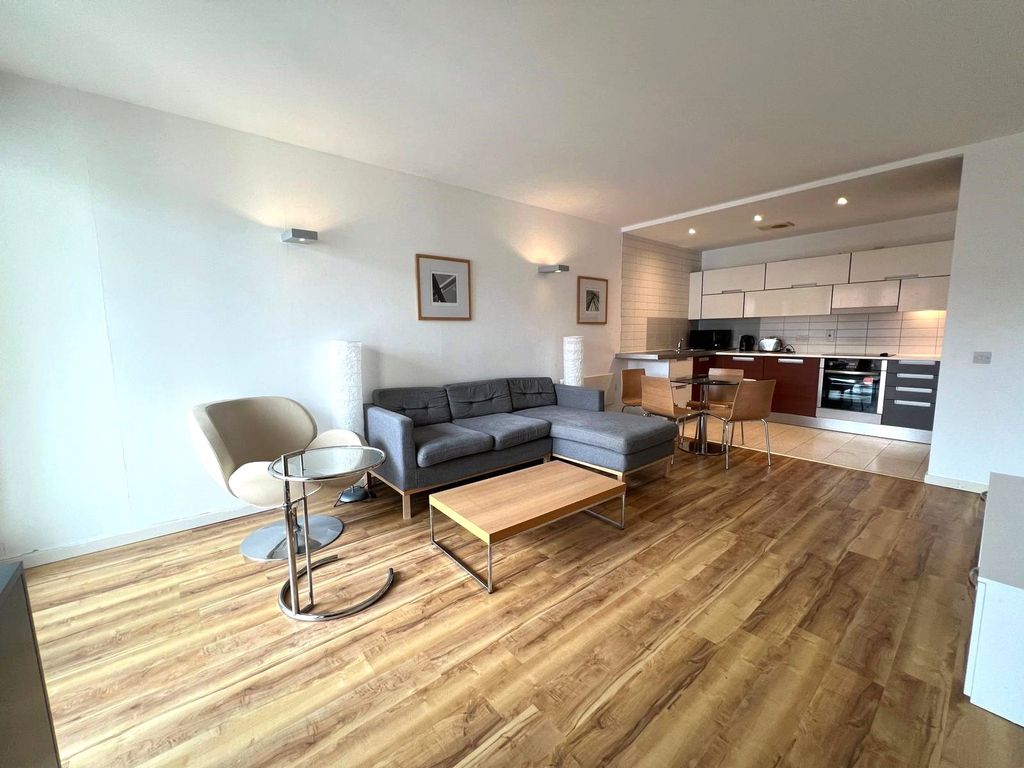 2 bed flat to rent in City Road East, Manchester, Greater Manchester ...
