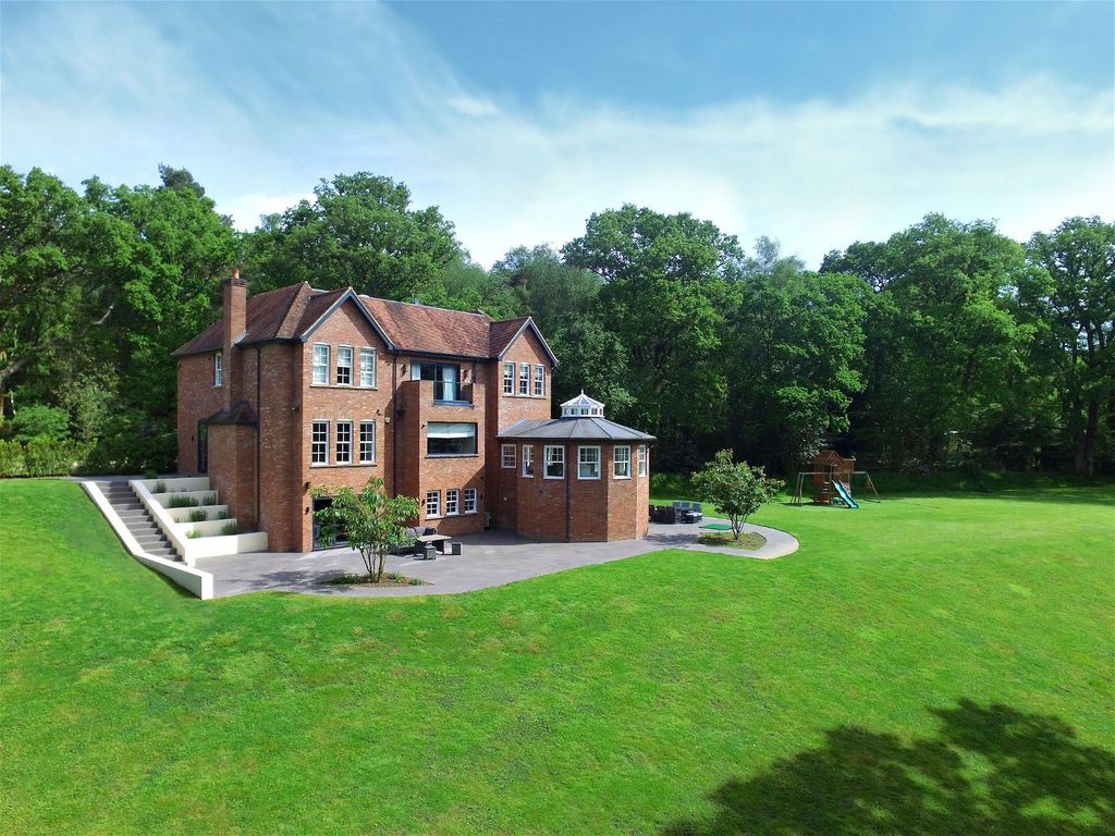 5 bed detached house for sale in Basingstoke Road, Greenham, Berkshire ...