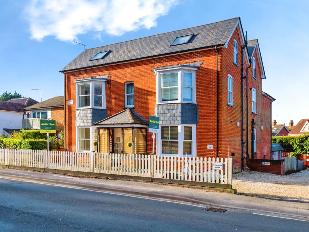 2 bed flat for sale in Southampton Road, Lyndhurst, Hampshire SO43, £ ...