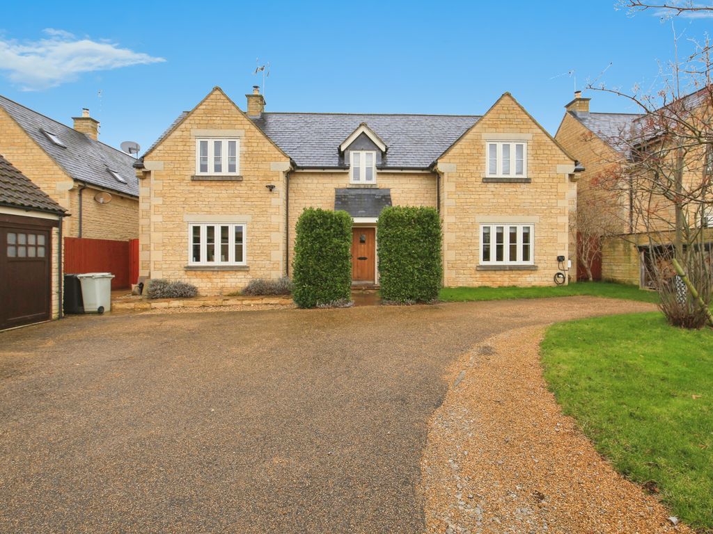 5 bed detached house for sale in Holme Close, Stamford PE9, £1,100,000 - Zoopla