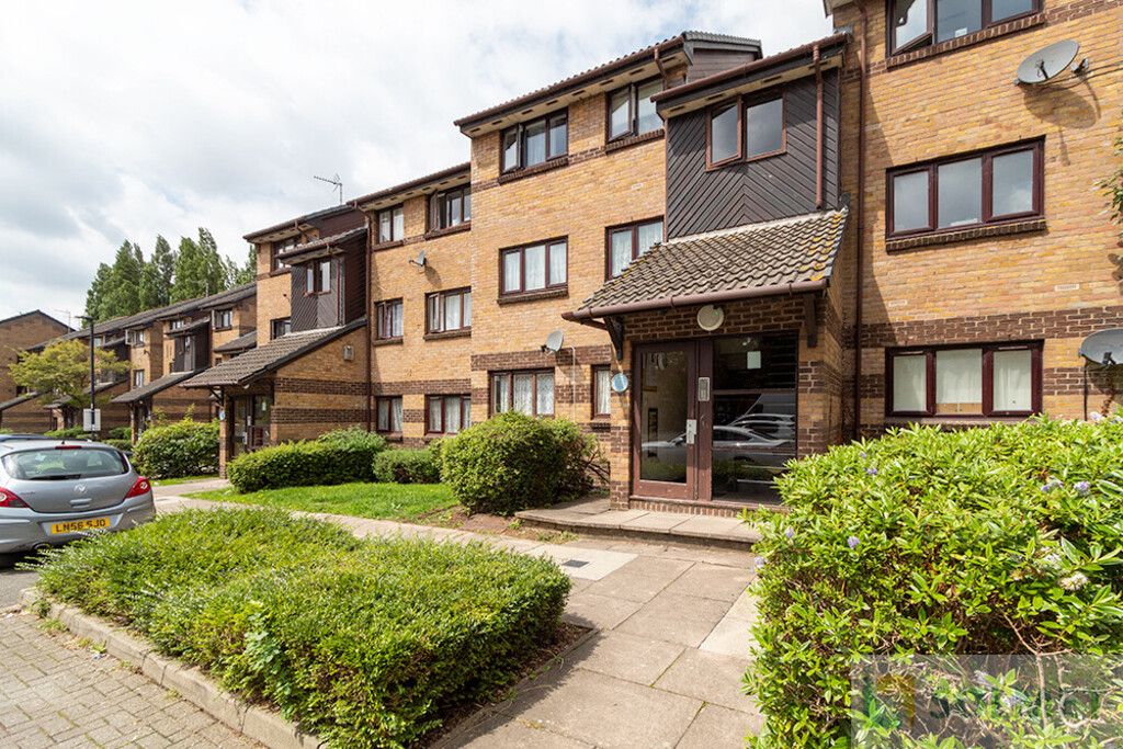 2 bed flat to rent in Harp Island Close, Neasden NW10 - Zoopla