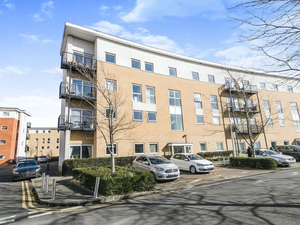 2 bed flat for sale in Drake Way, Reading RG2 - Zoopla