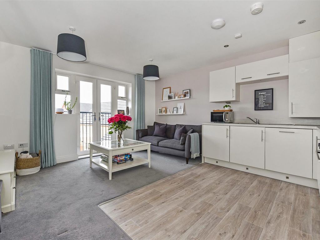 1 bed flat for sale in Draper Close, Andover SP11 - Zoopla