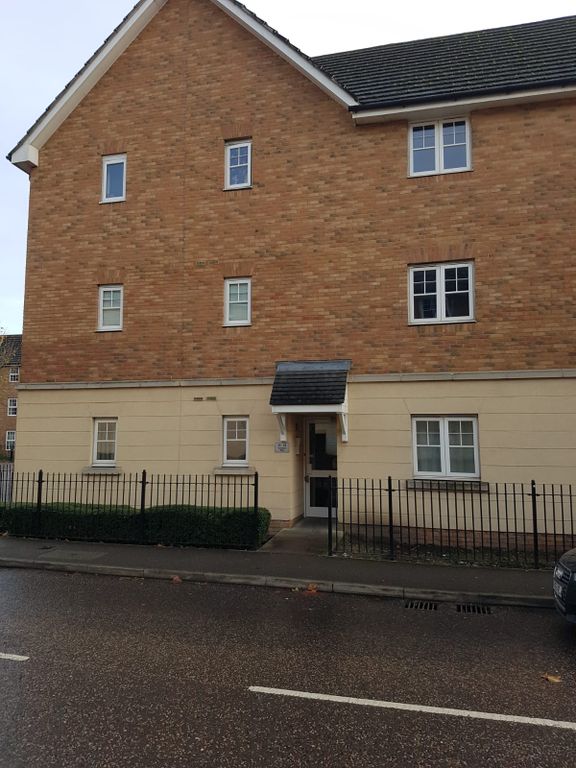 2 bed flat to rent in Caspian Way, Purfleet RM19, £1,600 pcm - Zoopla