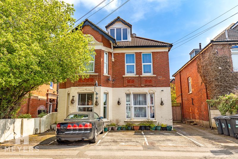 1 bed flat for sale in Hamilton Road, Bournemouth BH1, £140,000 - Zoopla