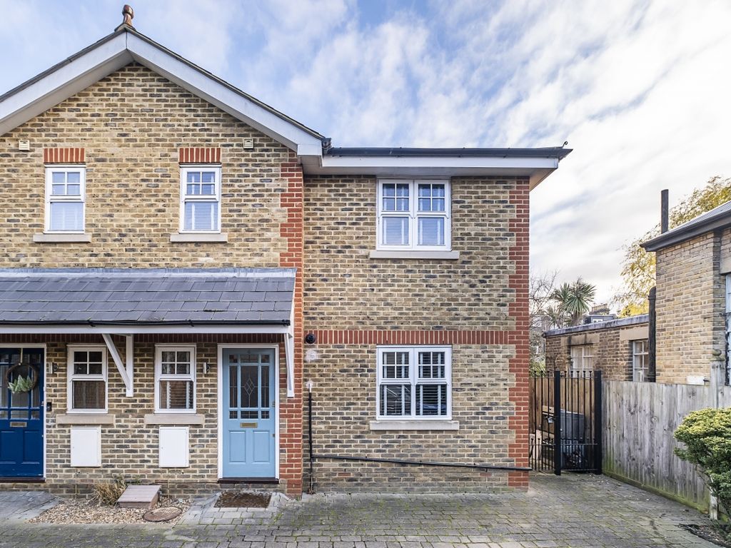 3 Bed End Terrace House To Rent In Trojan Mews Hartfield Road London