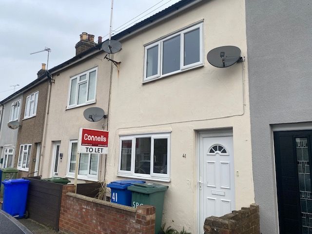 2 Bed Property To Rent In Shortlands Road Sittingbourne Me10 £1 100