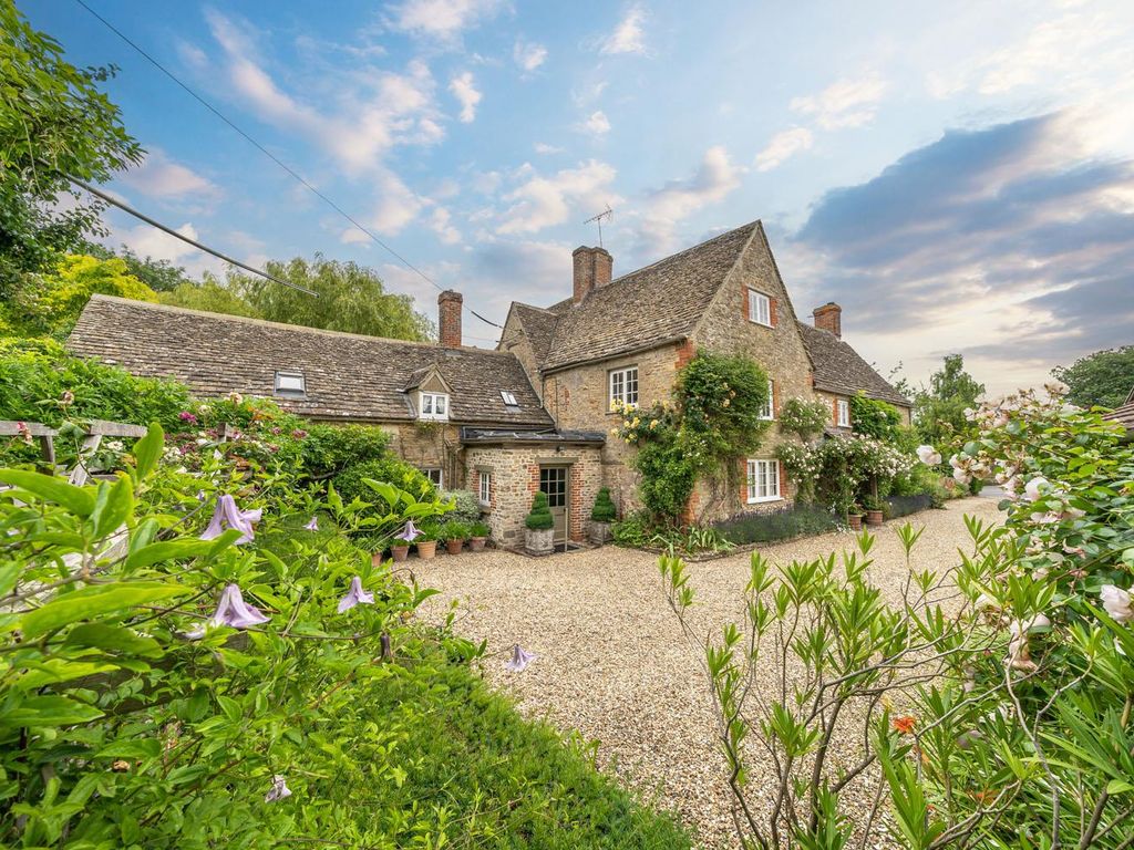 6 bed detached house for sale in Fernham Road, Shellingford, Nr ...