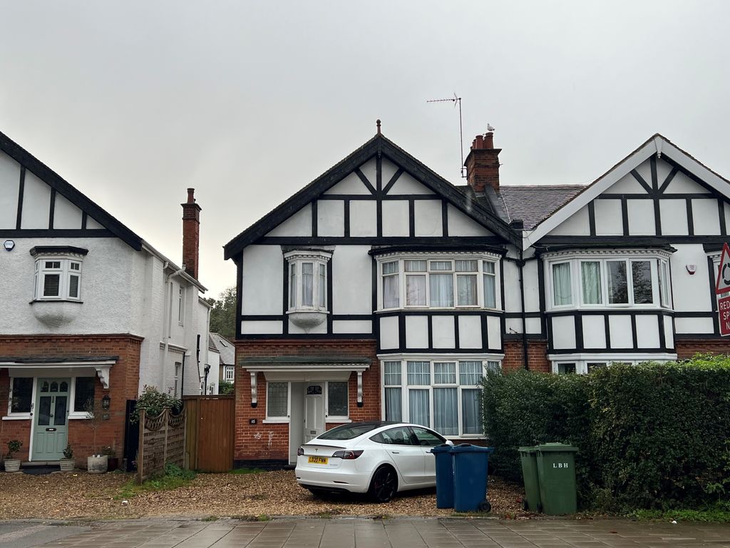 5 Bed Semi Detached House For Sale In Marsh Road Pinner Ha5 £575 000