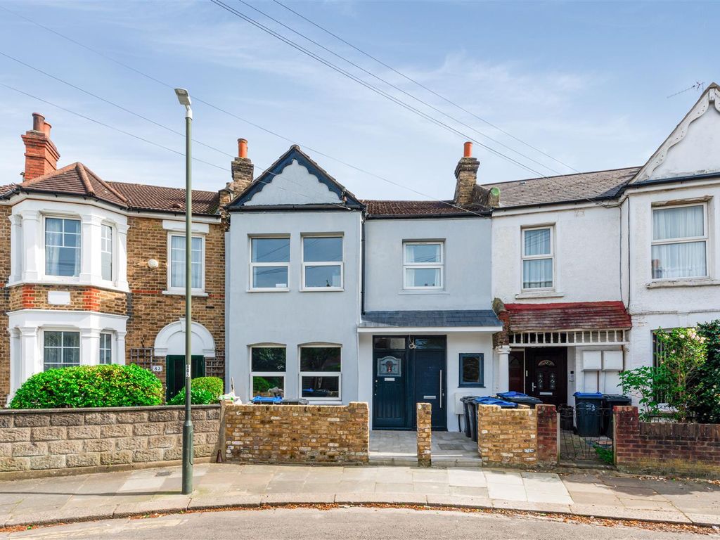 2 Bed Maisonette To Rent In Courtney Road Colliers Wood London Sw19