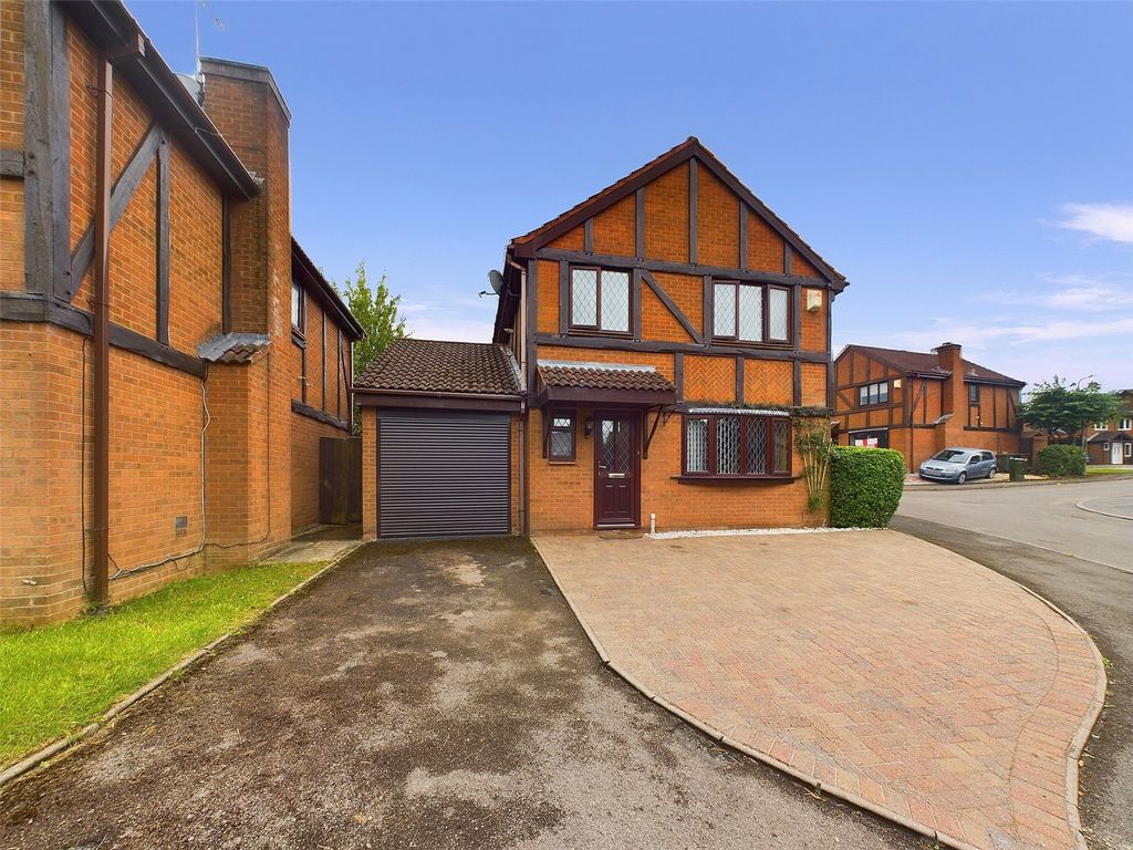 4 bed detached house for sale in Grassington Drive, Worcester ...