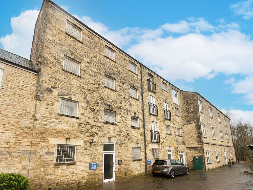 3 bed flat for sale in Mill Street, Witney OX28, £375,000 - Zoopla