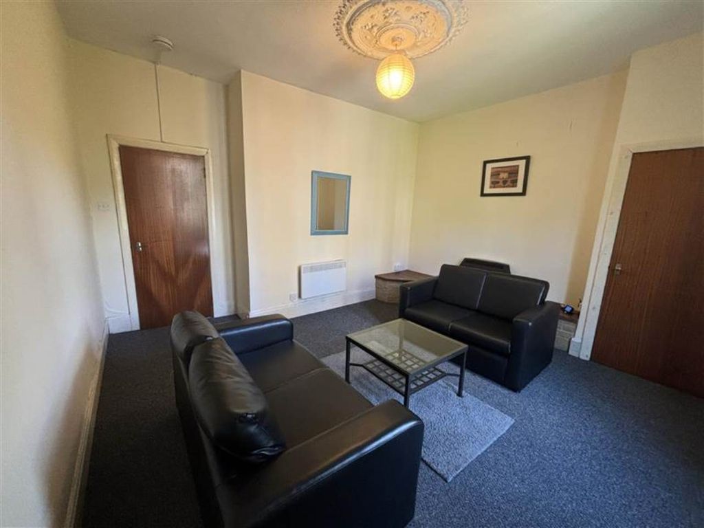 1 bed flat to rent in Lochee Road, Dundee DD2, £600 pcm - Zoopla