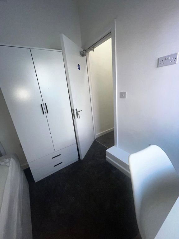 Room to rent in Wicklow Street, Middlesbrough TS1, £440 pcm - Zoopla
