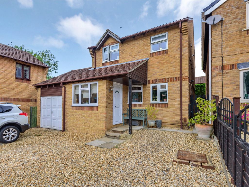 3 bed link-detached house for sale in Fuller Close, Stratton, Swindon ...