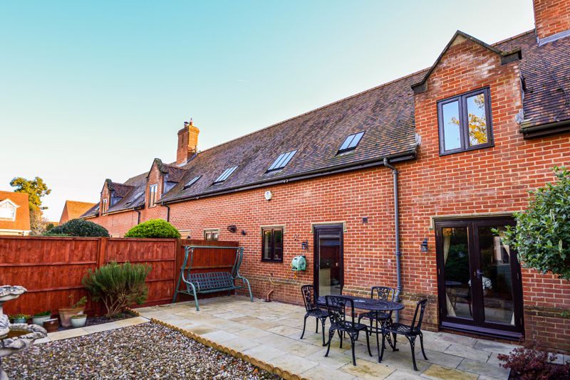 3 bed cottage for sale in 2 Manor Gardens, Bedford MK45 - Zoopla