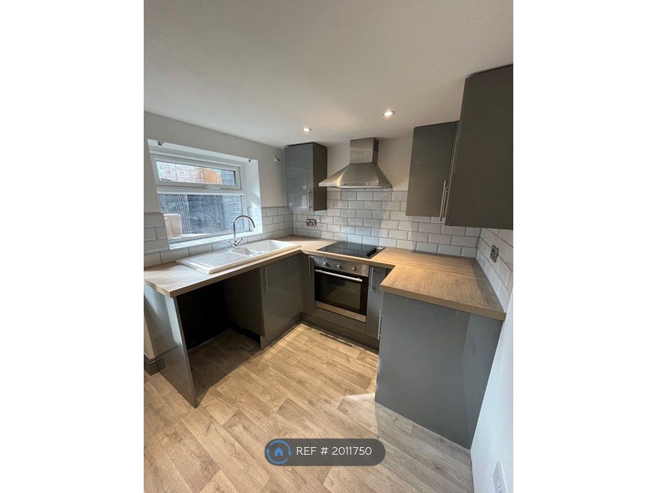 2 bed end terrace house to rent in Brook Street, Colchester CO1, £1,100 ...