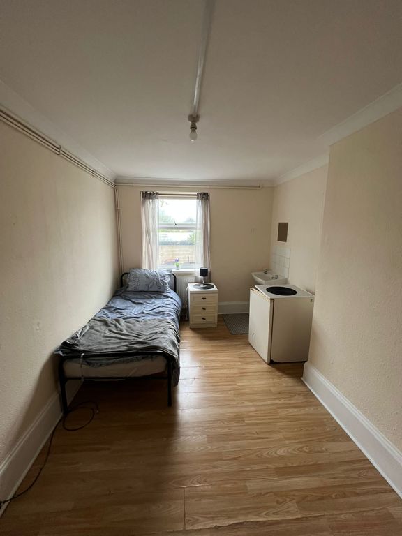 Room to rent in Chatham Street, Reading RG1 - Zoopla