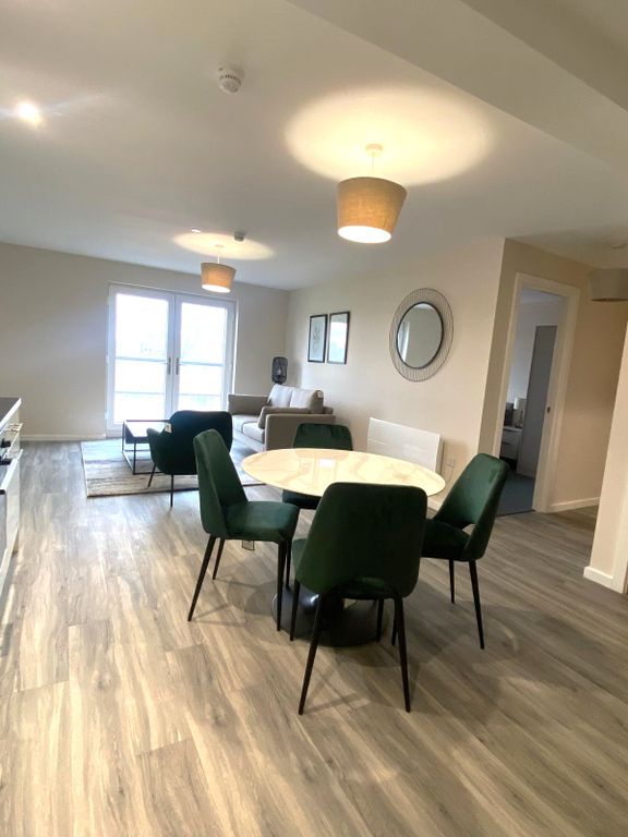 2 bed flat to rent in City Road, Manchester M15, £1,250 pcm - Zoopla