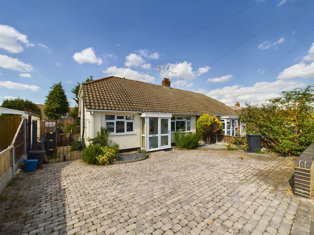 2 bed semi-detached bungalow for sale in Moor Park Gardens, Leigh-On ...