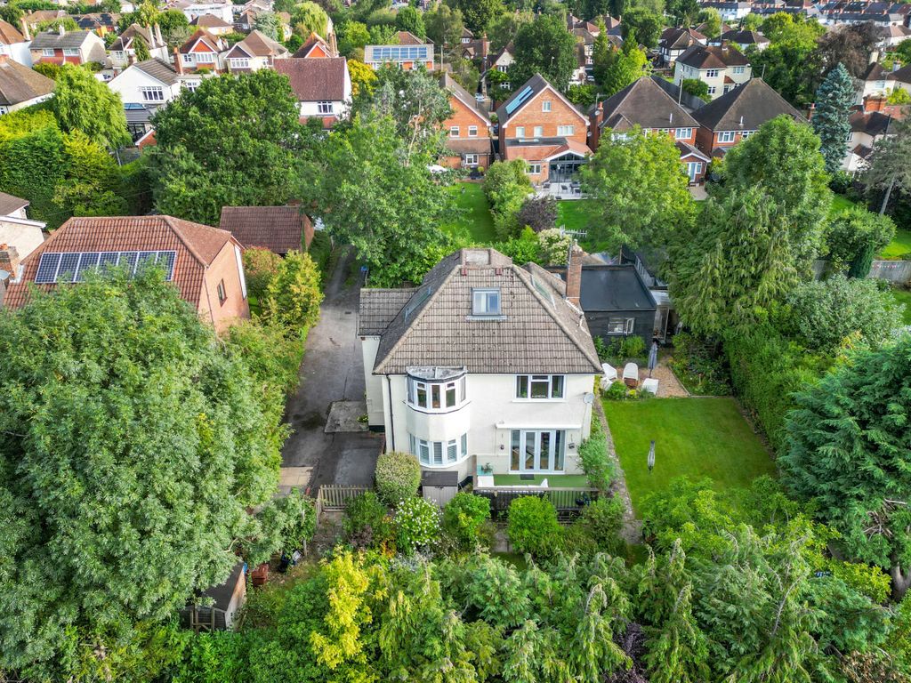 5 Bed Detached House For Sale In Cranmore Lane Aldershot Hampshire