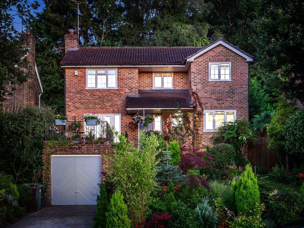 4 Bed Detached House For Sale In Broadmead Tunbridge Wells Tn2 £