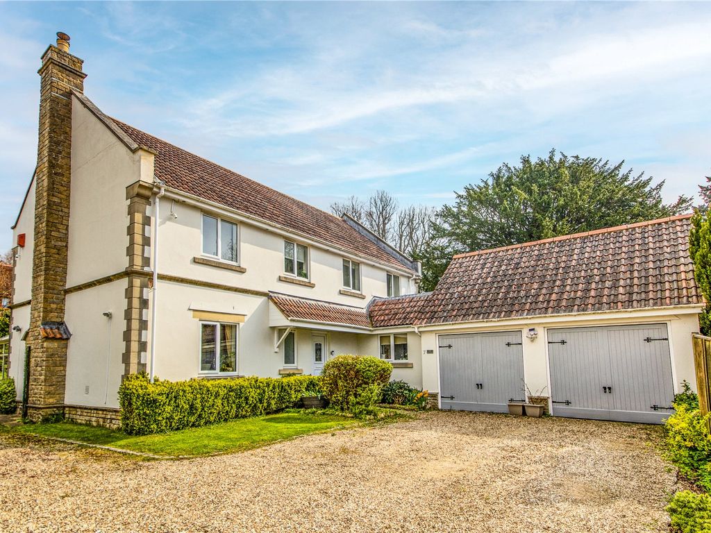5 Bed Detached House For Sale In Lyall Close Blunsdon St Andrew