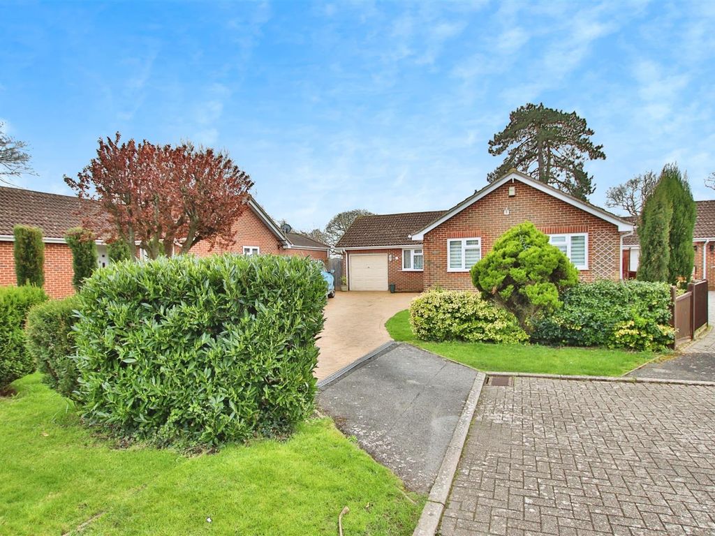 4 bed detached bungalow for sale in Pound Gate Drive, Fareham PO14, £ ...