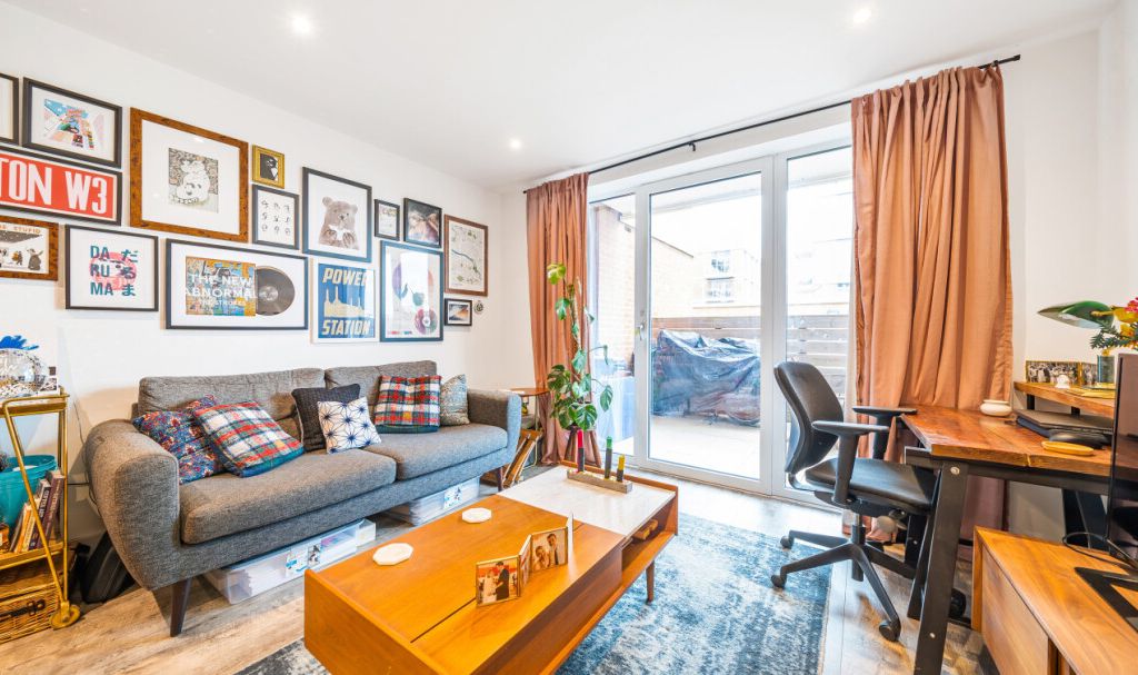 1 bed flat for sale in Churchfield Road, London W3, £133,000 - Zoopla