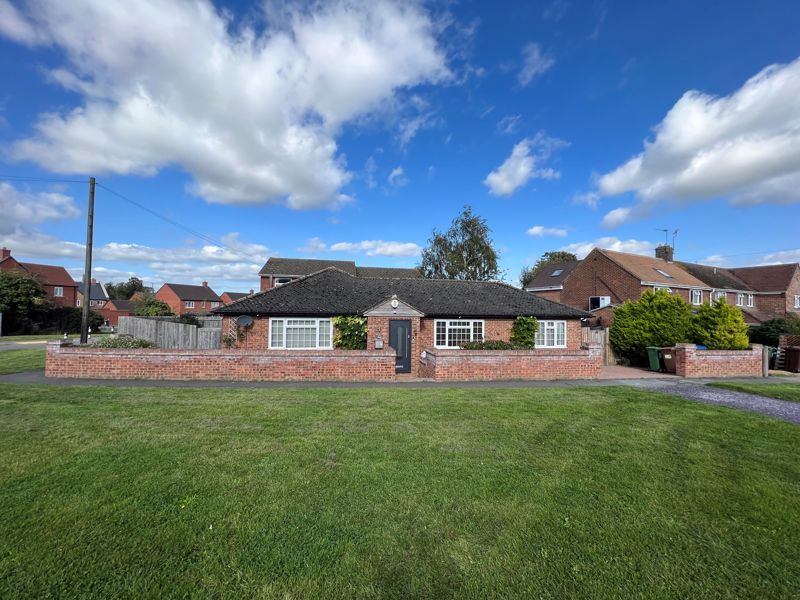3 bed detached bungalow for sale in Manor Road, Cheddington, Leighton ...