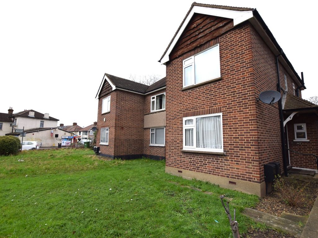2 Bed Maisonette To Rent In Millbrook Gardens Chadwell Heath Romford
