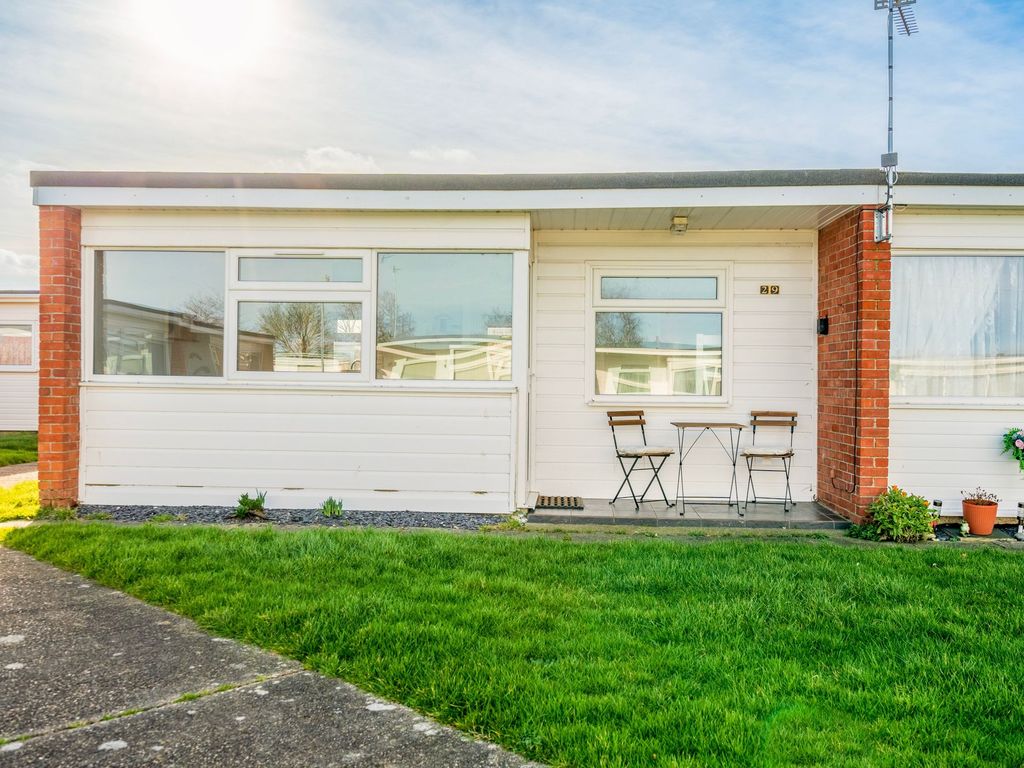 2 bed mobile/park home for sale in Beach Road Chalet Park, Beach Road ...