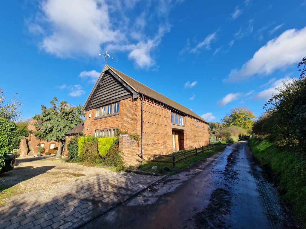 4 bed barn conversion to rent in Showell Lane, Lower Penn WV4, £1,950 ...