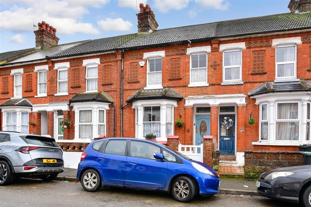 3 bed terraced house for sale in Raphael Road, Gravesend, Kent DA12, £300,000 - Zoopla