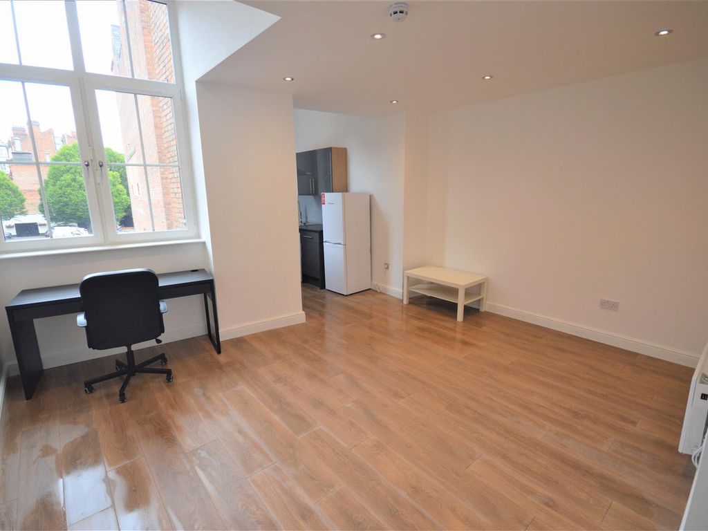2 bed flat to rent in Albion Street, Leicester LE1, £925 pcm - Zoopla