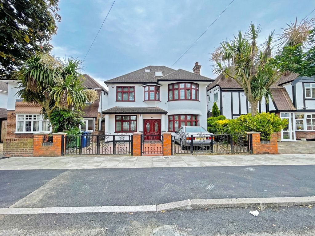 4 bed detached house for sale in Minterne Avenue, Southall UB2, £ ...