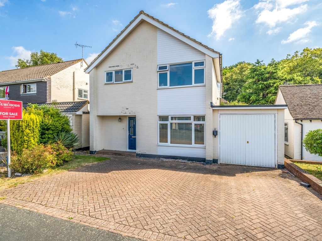 4 bed detached house for sale in Malus Drive, Addlestone KT15, £650,000 ...