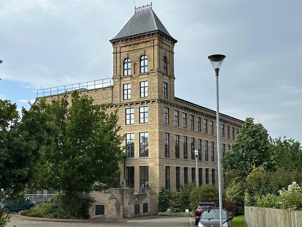 3 bed flat for sale in Meadow Road, Apperley Bridge, Bradford BD10, £169,950 - Zoopla