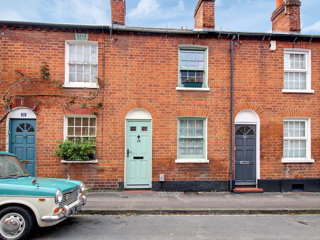 2 bed terraced house to rent in St Johns Hill, Reading RG1, £1,500 pcm - Zoopla