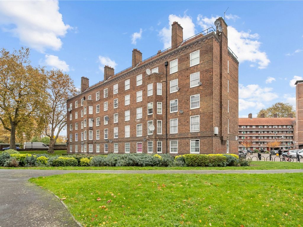 4 bed parking/garage to rent in Pembury Road, London E5, £3,000 pcm ...