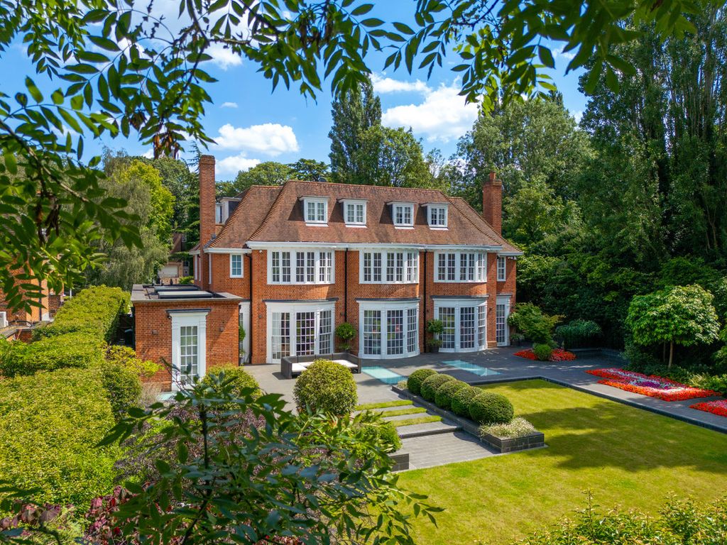 6 Bed Detached House For Sale In Winnington Road London N2 £