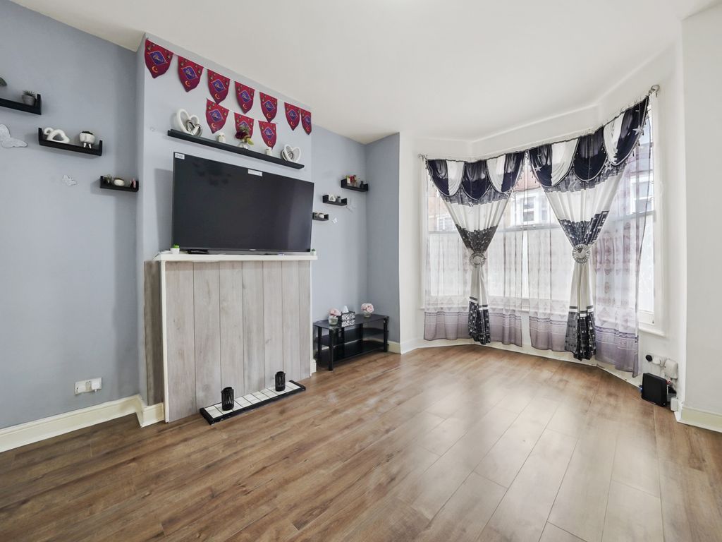 2 bed flat for sale in Chapter Road, Willesden Green NW2, £399,950 - Zoopla