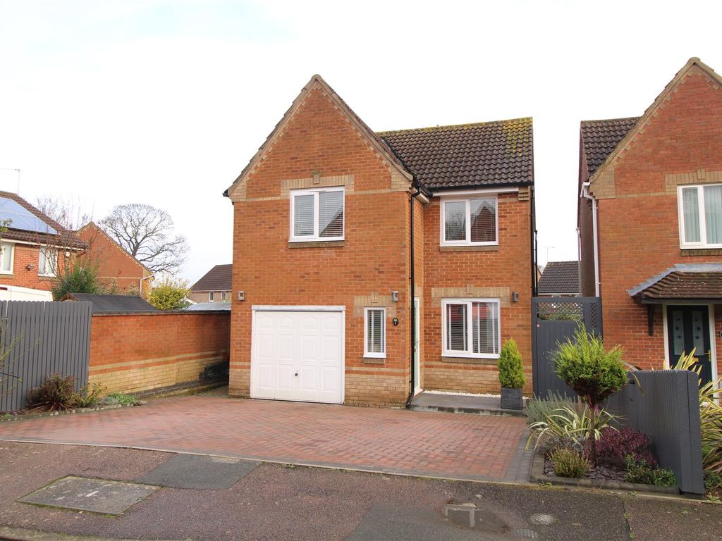 3 bed property for sale in Peartree Close, Daventry NN11, £325,000 - Zoopla
