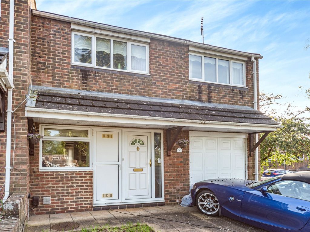 2 Bed End Terrace House For Sale In Lingwood Bracknell Berkshire Rg12
