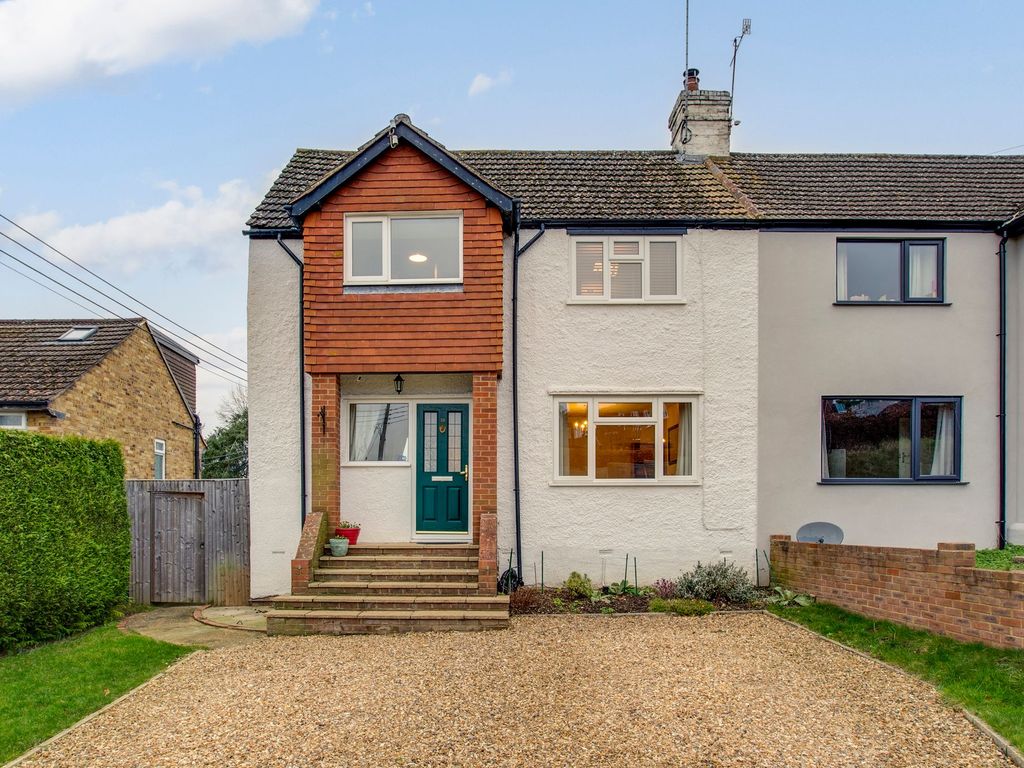 3 Bed Semi Detached House For Sale In Derehams Lane Loudwater Hp10 £