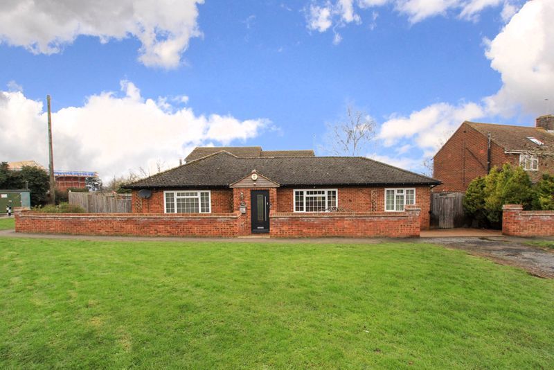 3 bed detached bungalow for sale in Manor Road, Cheddington, Leighton ...