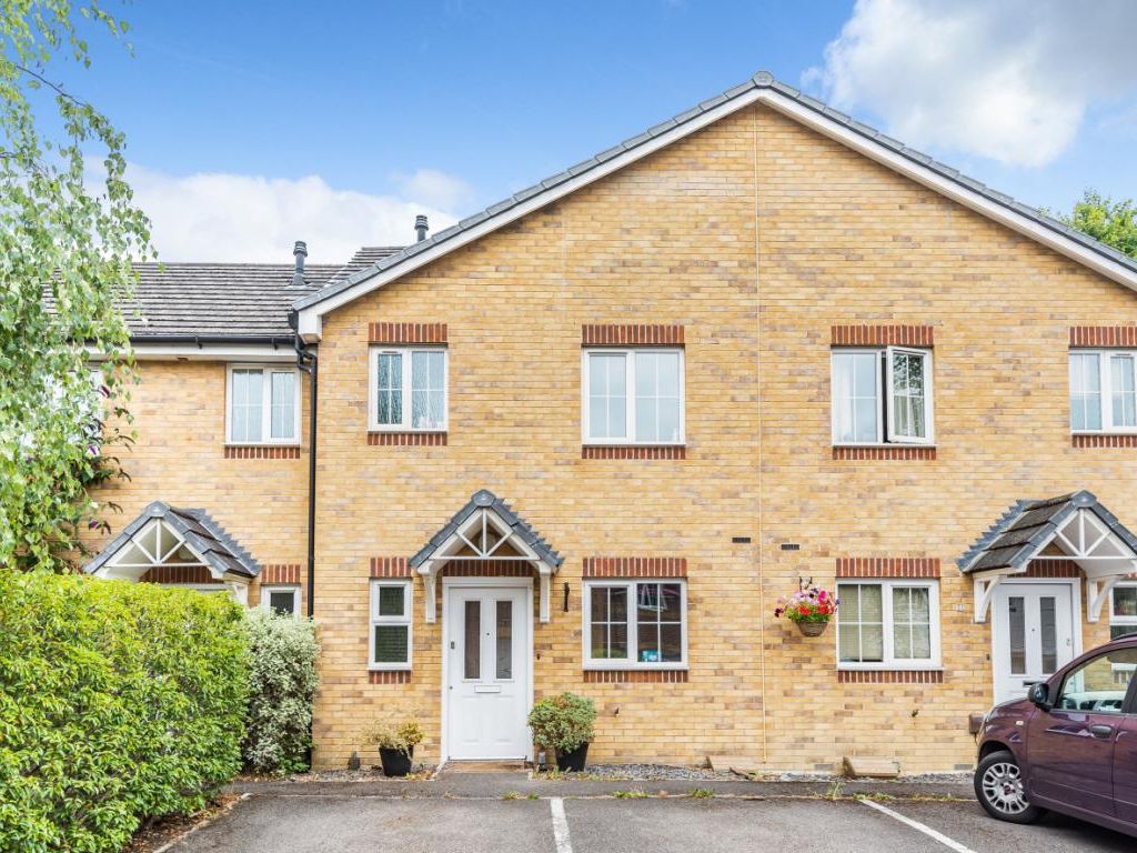 2 Bed Terraced House For Sale In Silver Birch Way Farnborough Gu14