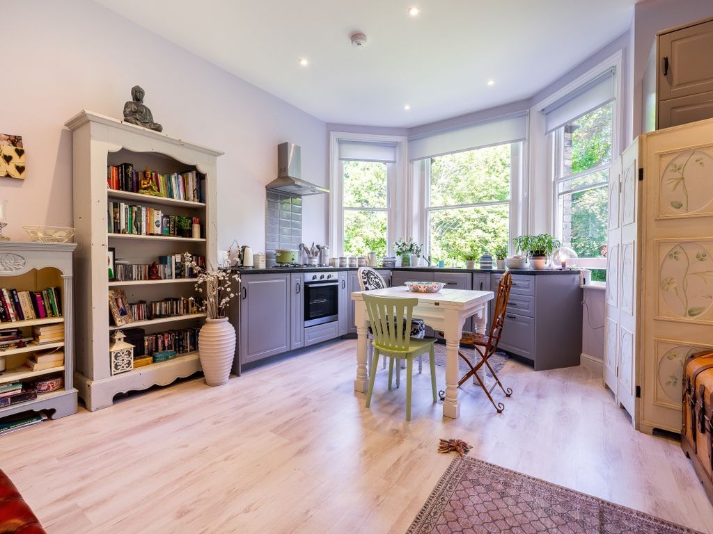 2 bed flat to rent in Netherhall Gardens, London NW3, £2,750 pcm - Zoopla