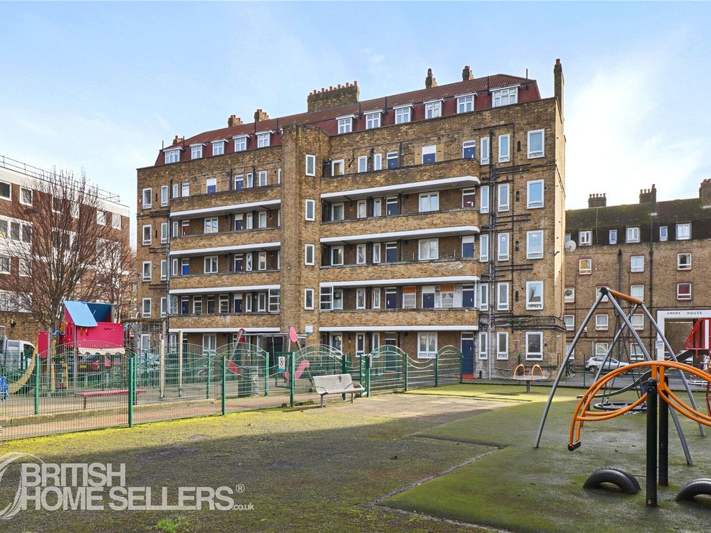2 bed flat for sale in Kinglake Estate, London SE17, £310,000 - Zoopla