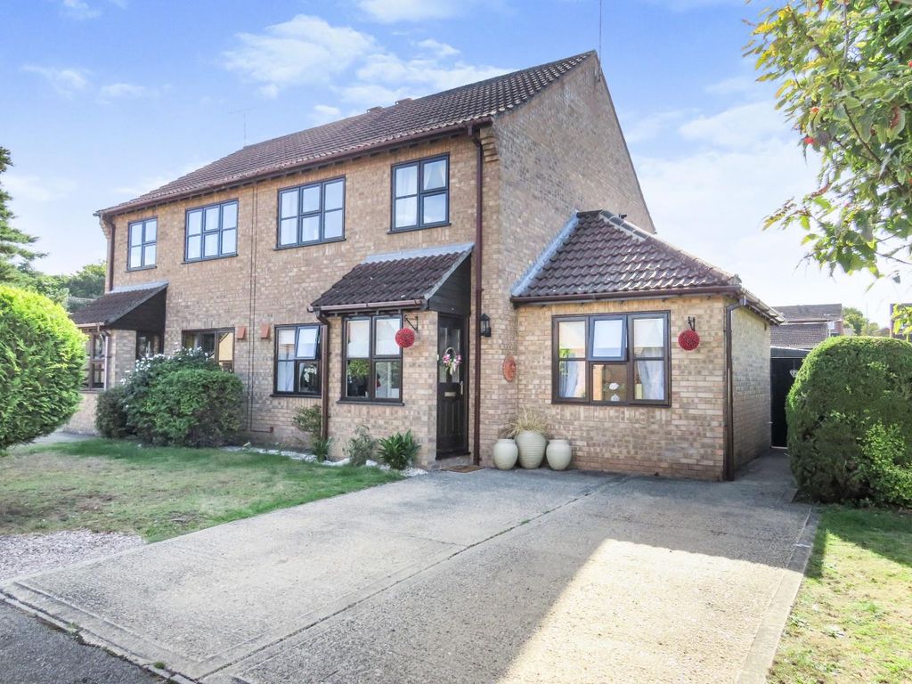 4 bed semi-detached house for sale in Beechfields, Brandon IP27 - Zoopla
